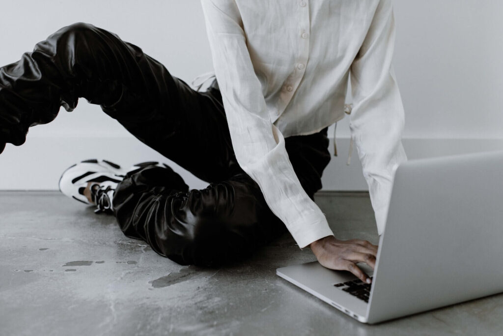 How to Deal with Social Media Isolation - Coach Simona