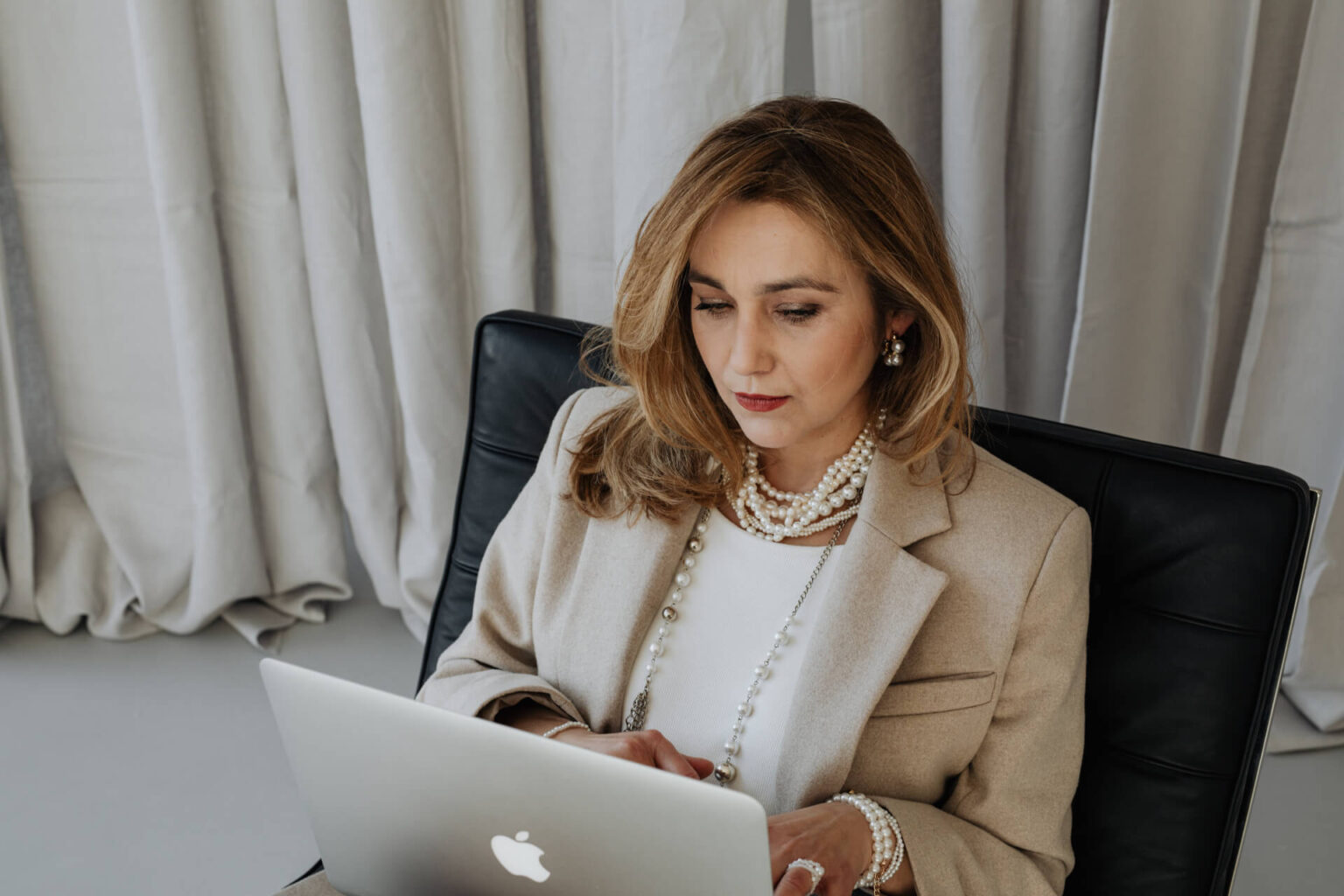 Self-Sabotaging Thoughts? Overcome Resistance. - Coach Simona